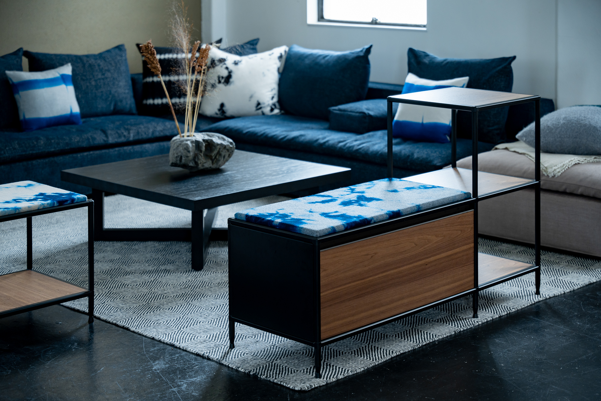 モジュールシステムTeseraと細尾の西陣織による茶室「織庵」LVMH メティエ ダール パリのショールームで展示 | モジュール家具 Tesera